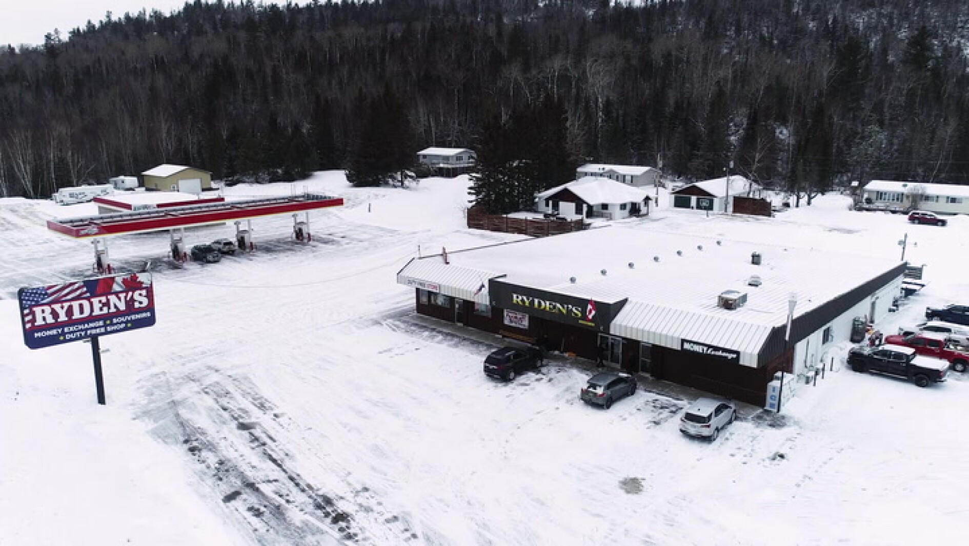 Last Stop Before Canadian Border: Ryden's Border Store - Duluth News ...