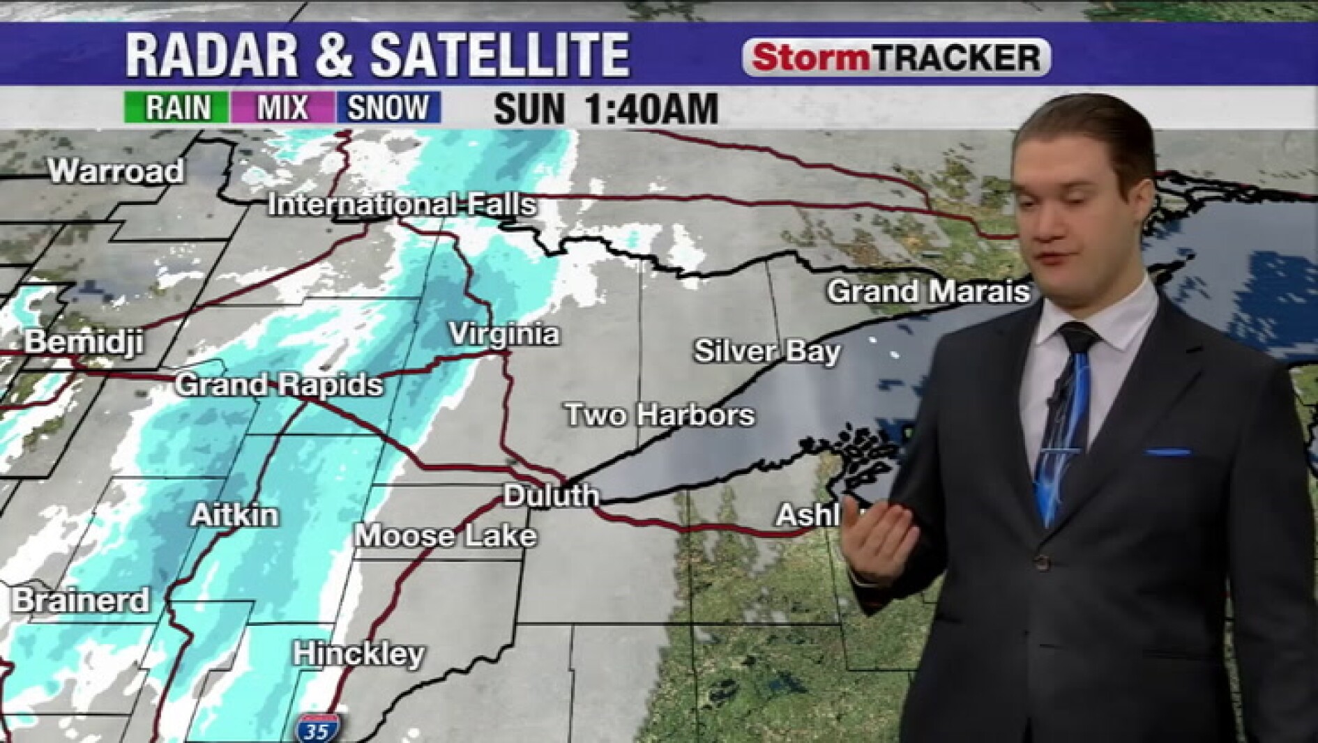 Snow moving across the arrowhead to start off this Sunday morning ...