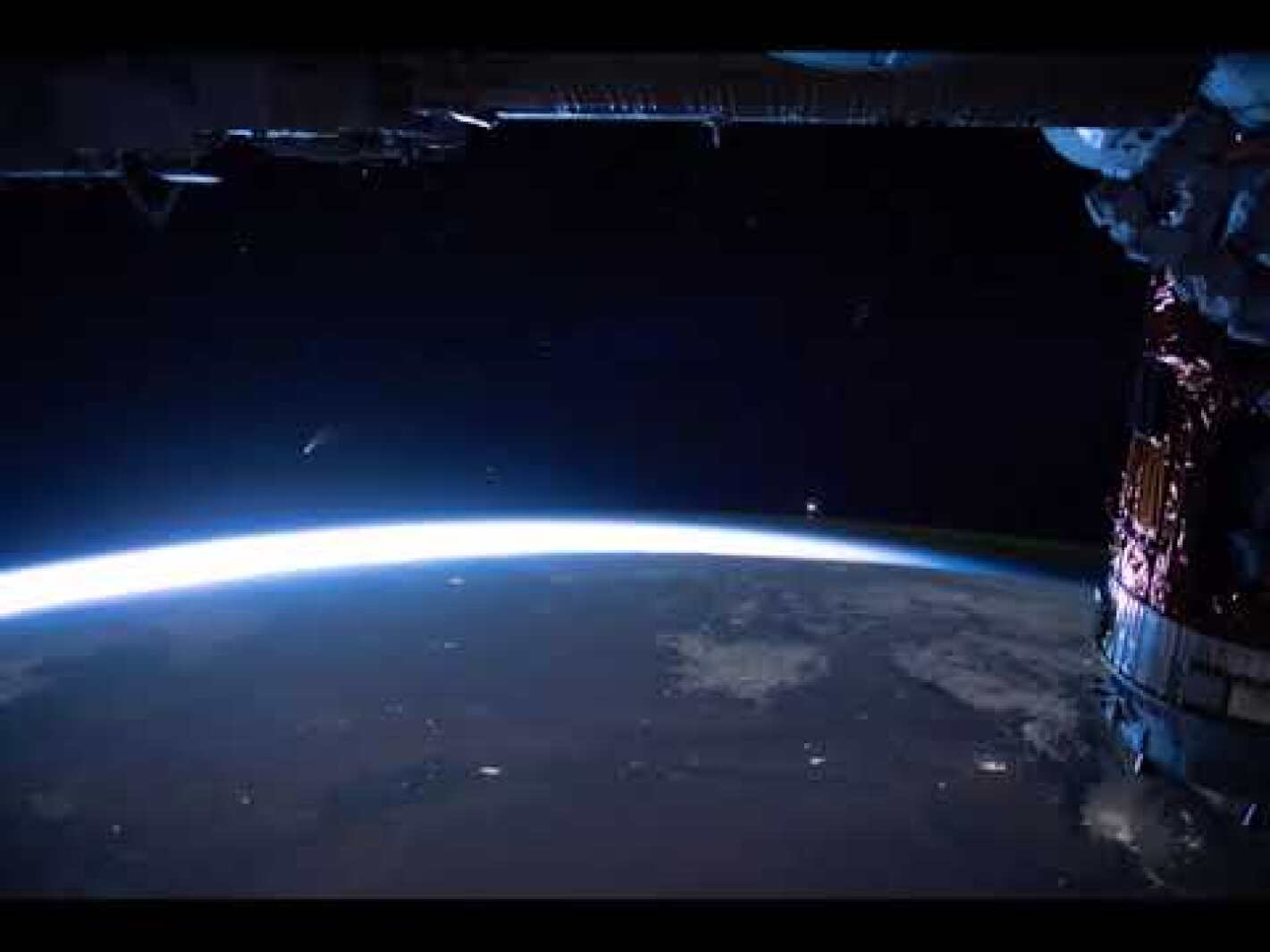 Time-lapse Video Comet NEOWISE From International Space Station ...