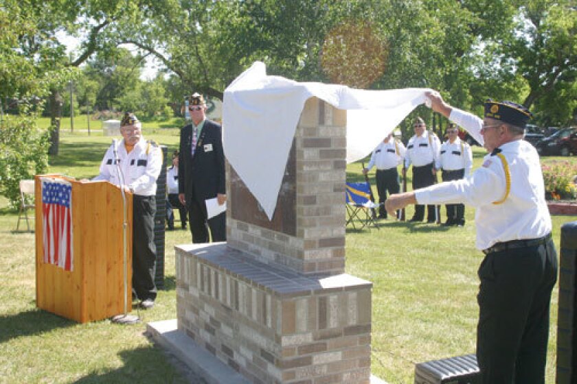 Dent Unveils Veterans Memorial Detroit Lakes Tribune News Weather